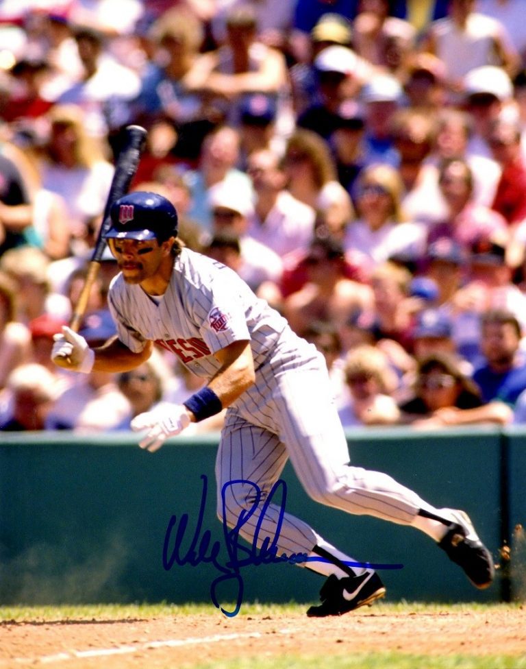AUTOGRAPHED WALLY BACKMAN 8X10 Minnesota Twins photo - Main Line Autographs