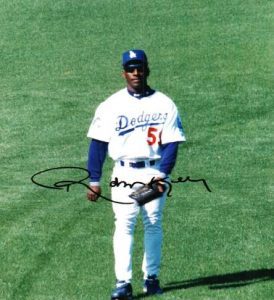AUTOGRAPHED ROBERTO KELLY Los Angeles Dodgers photo - Main Line Autographs