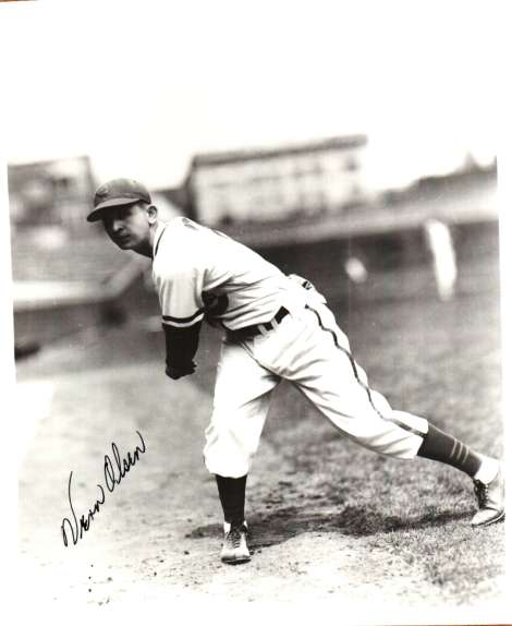 AUTOGRAPHED VERN OLSEN Chicago Cubs Photo - Main Line Autographs