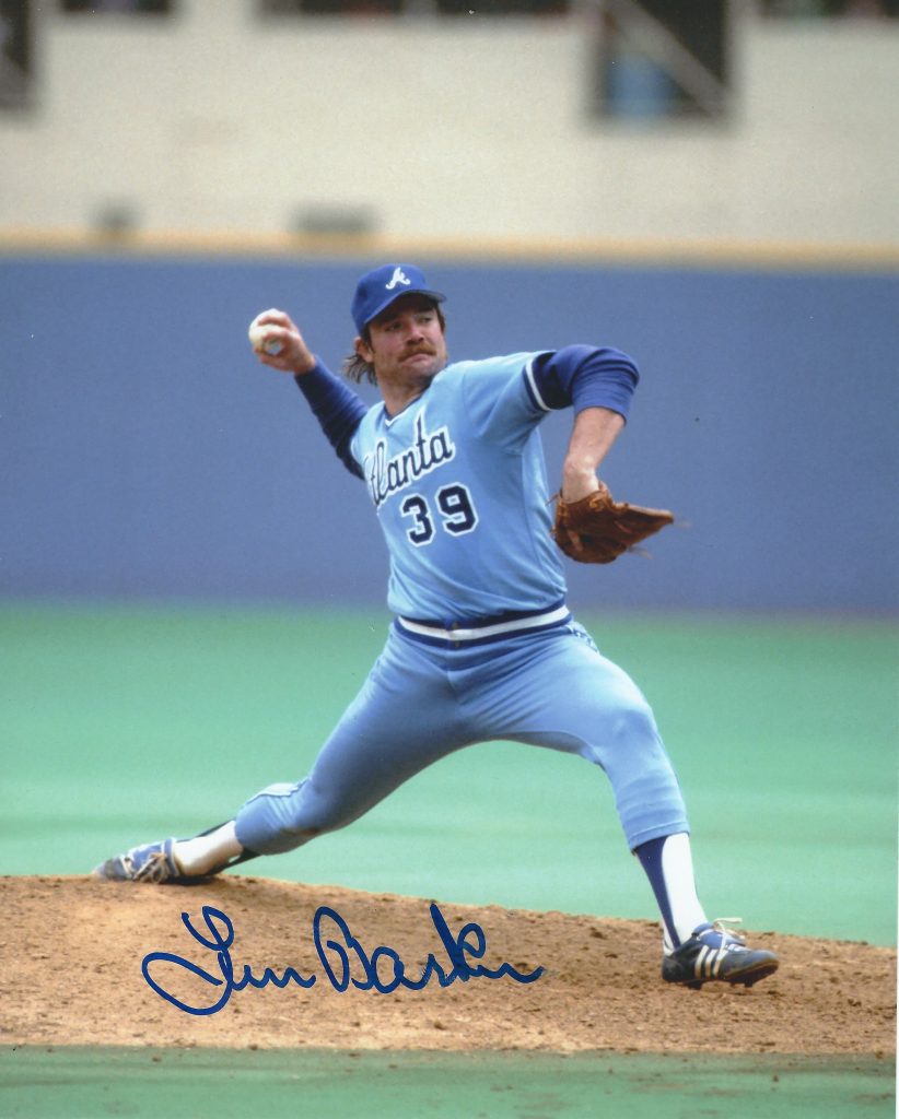 AUTOGRAPHED LEN BARKER 8X10 Atlanta Braves photo - Main Line Autographs