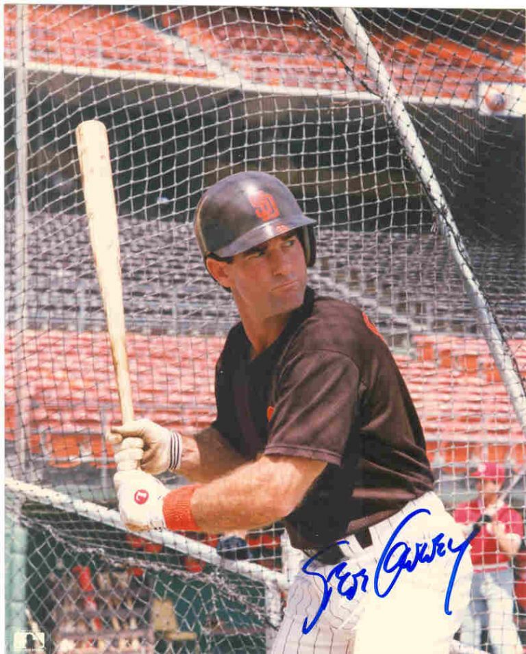 AUTOGRAPHED STEVE GARVEY 8X10 San Diego Padres Photo - Main Line Autographs