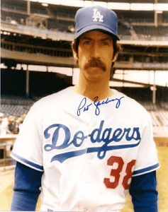 AUTOGRAPHED PAT ZACHRY Los Angeles Dodgers photo - Main Line Autographs